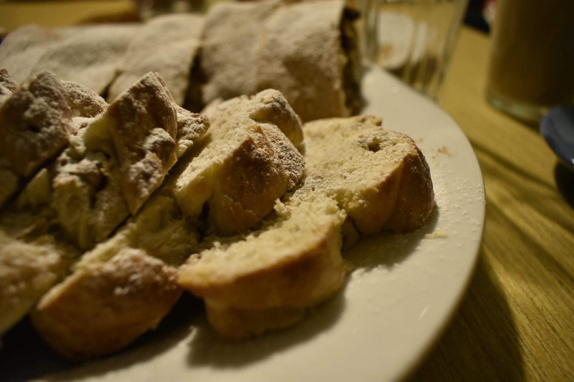 Vanocka: Czech Sweet Christmas Bread (Traditional Recipe ...